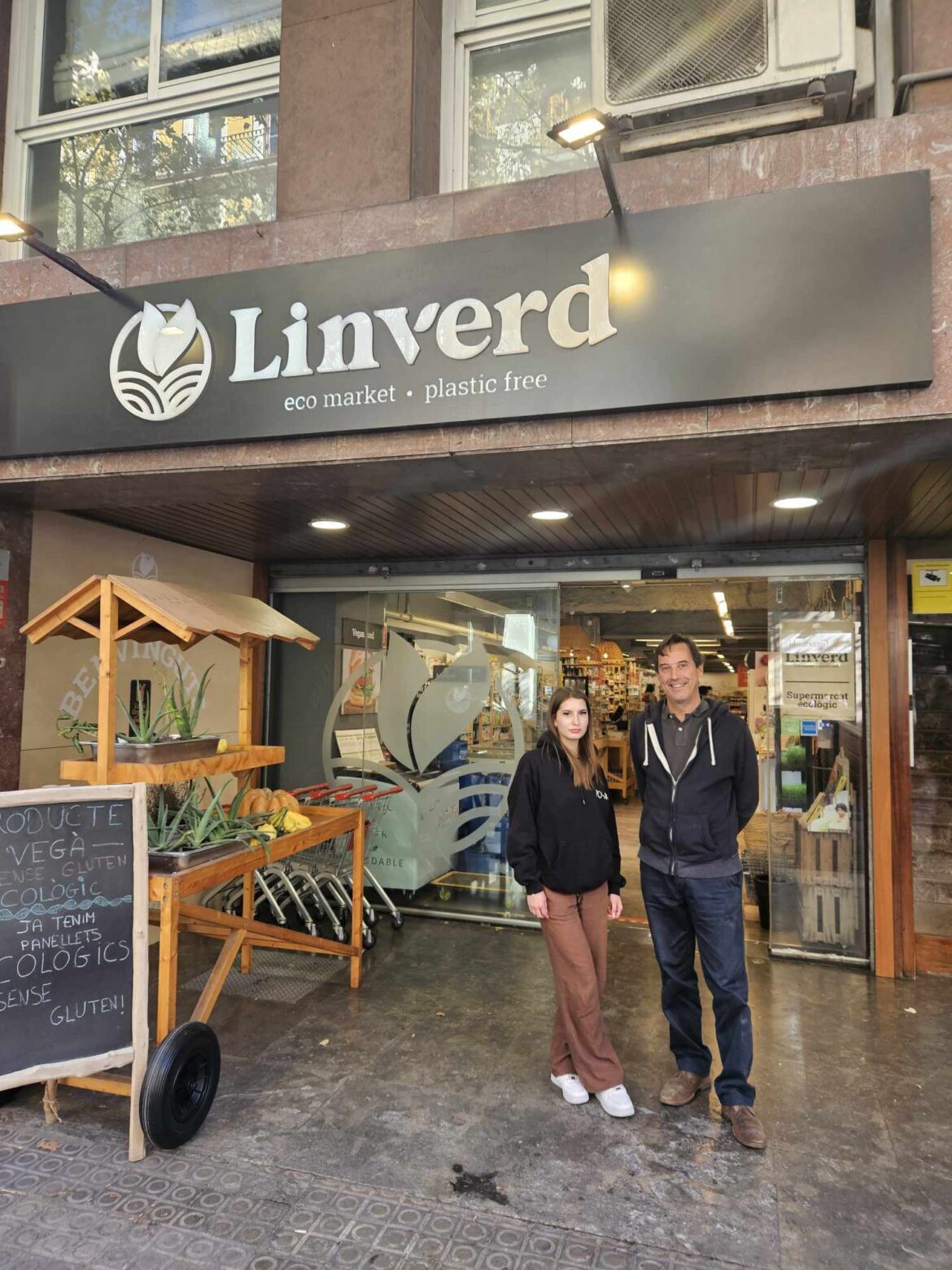 Kaubanduse eriala praktikandid Triinu Liis Raudla ja Marielle Kannel ...